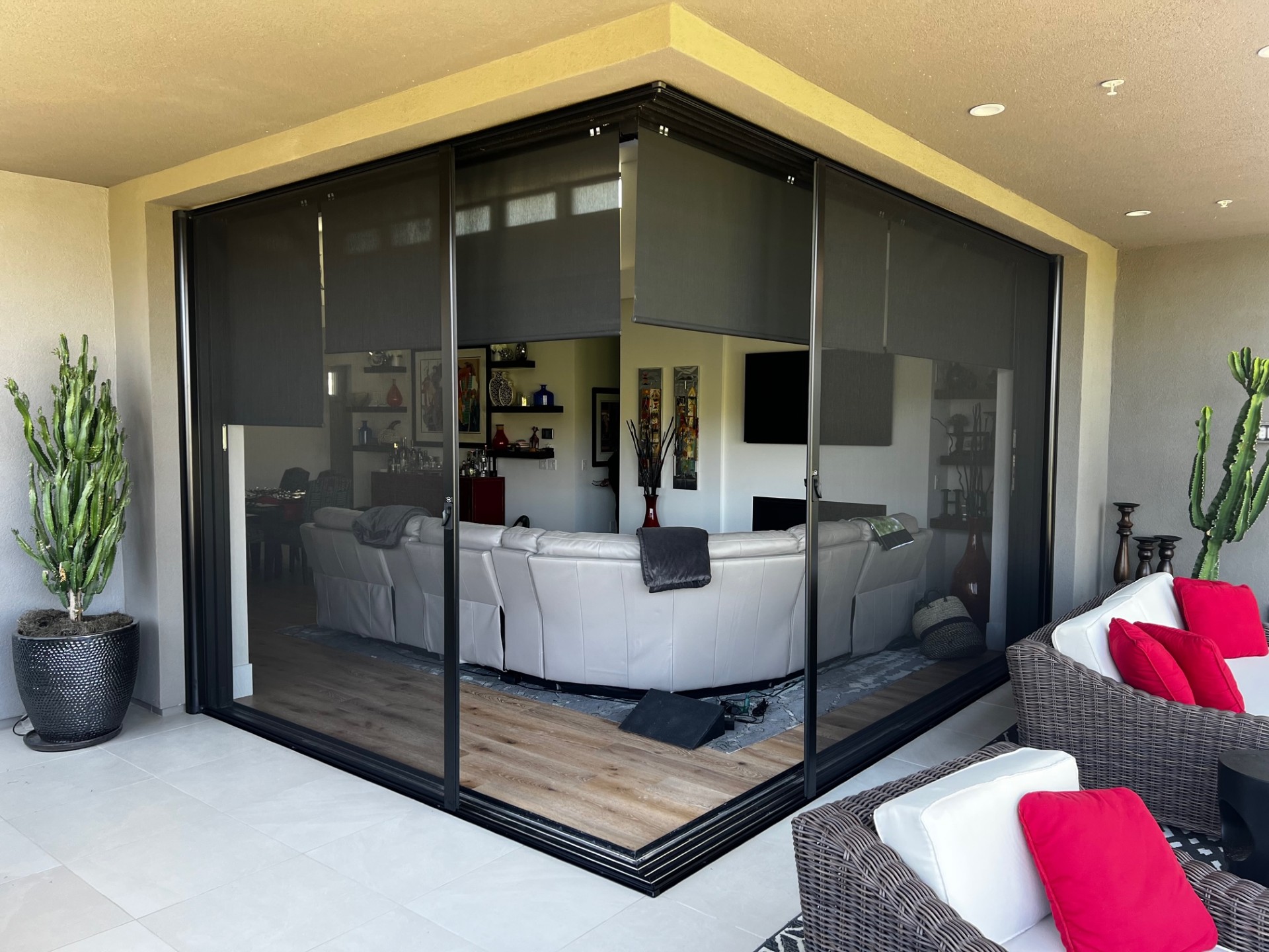 Retractable Screens for 90-Degree Corner Sliding Glass Doors